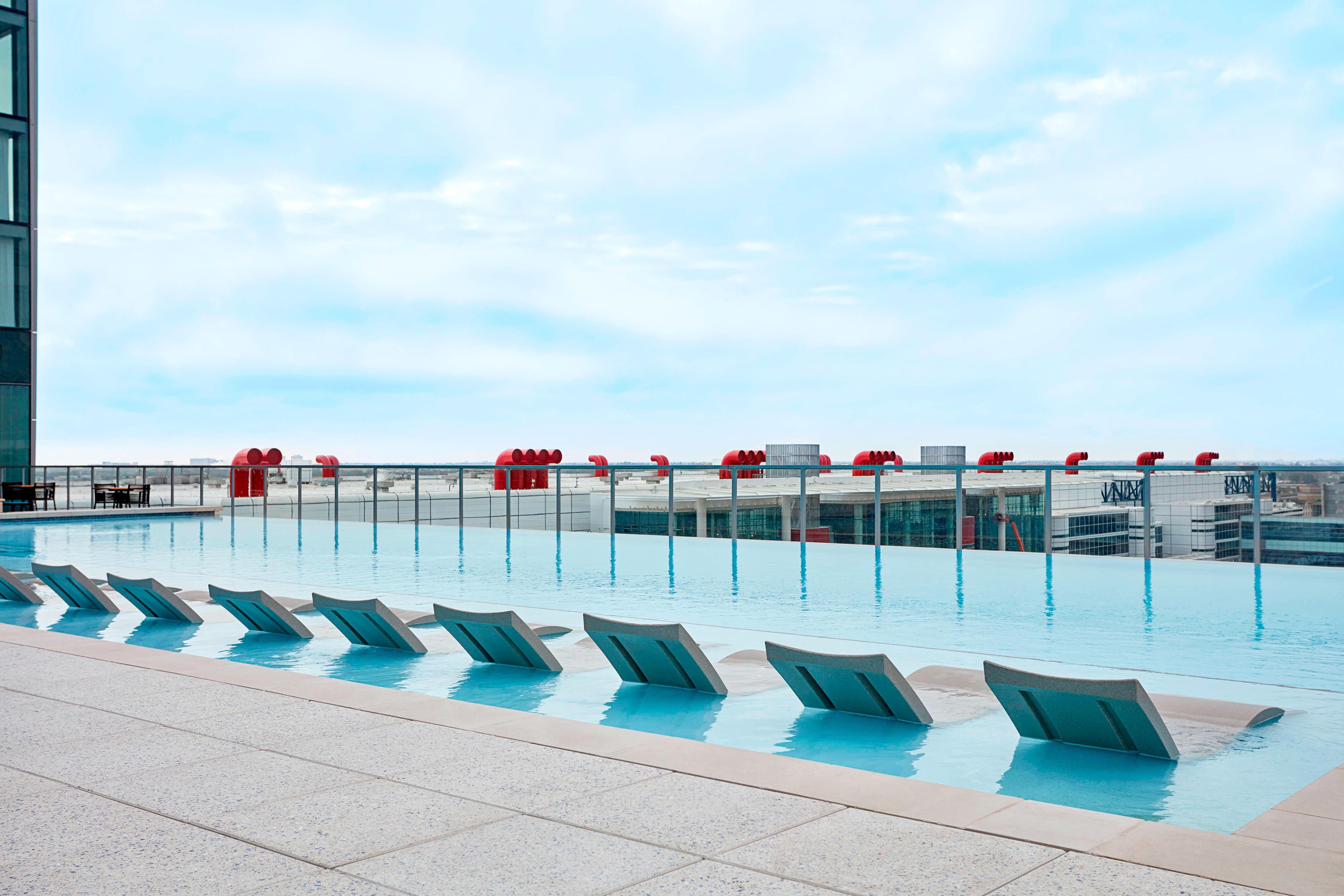 Altitude Rooftop & Pool | Marriott Marquis Houston | Marriott Bonvoy ...