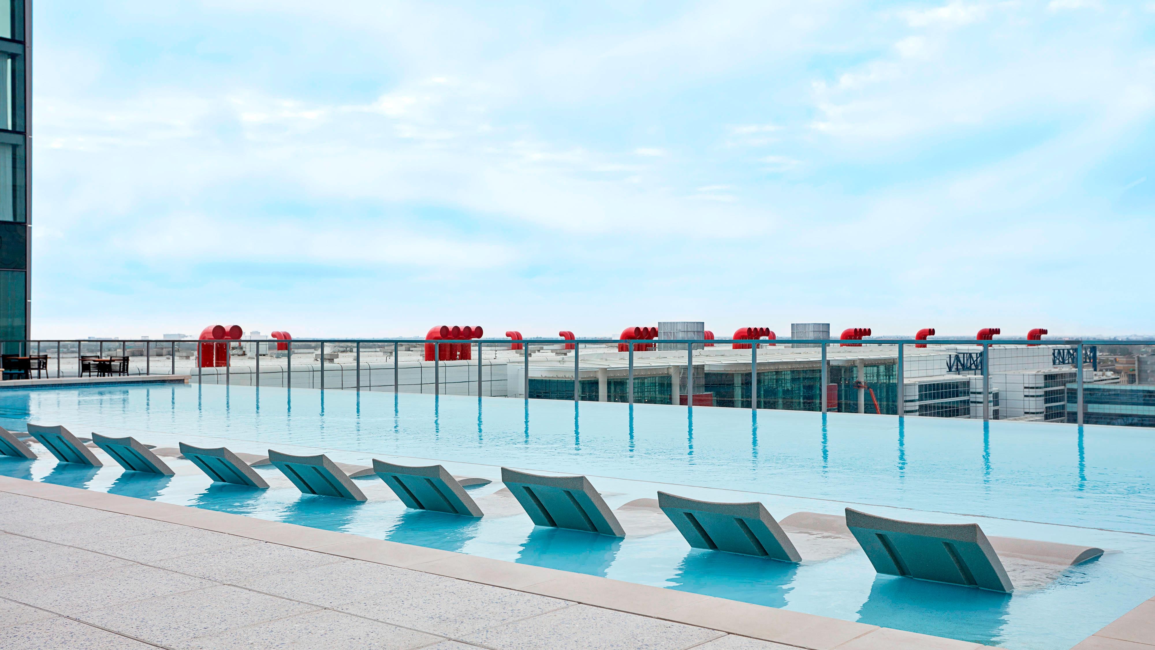Altitude Rooftop & Pool | Marriott Marquis Houston | Marriott Bonvoy ...