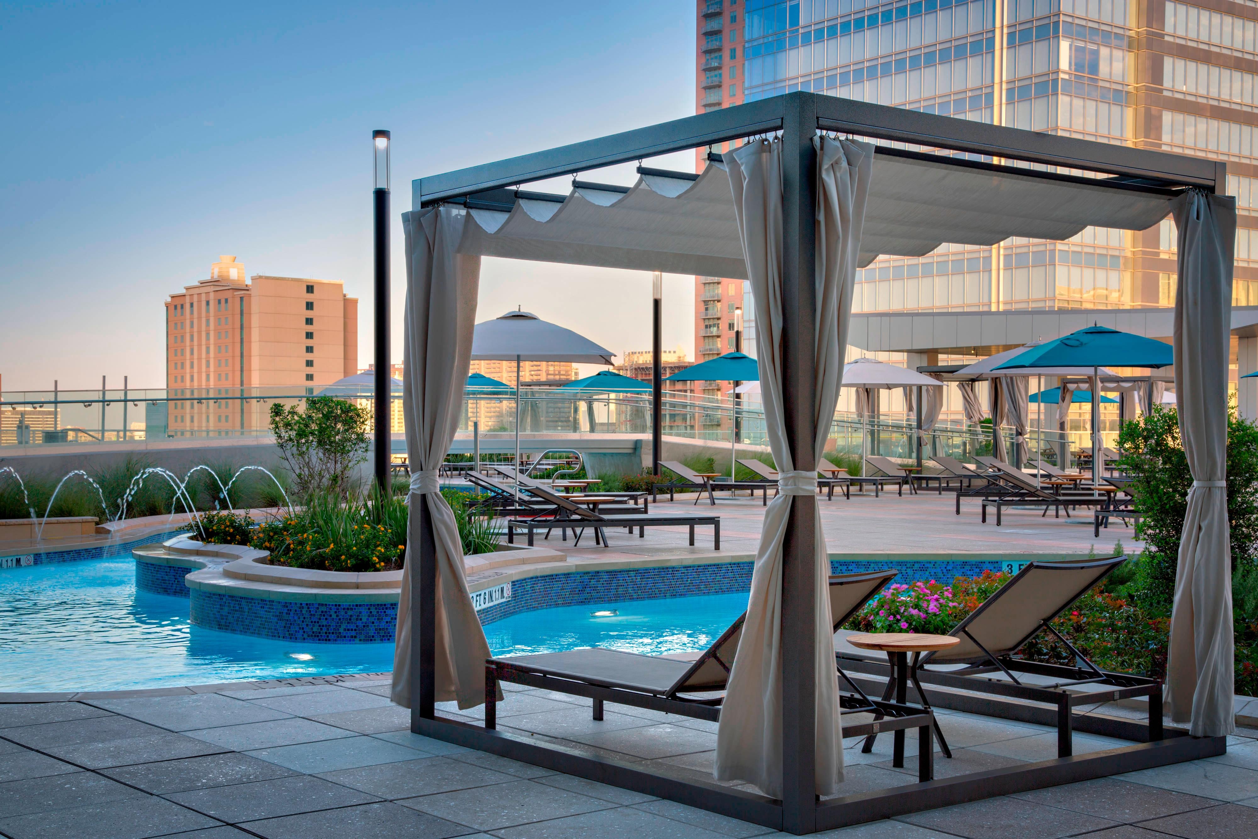 Altitude Rooftop & Pool | Marriott Marquis Houston | Marriott Bonvoy ...